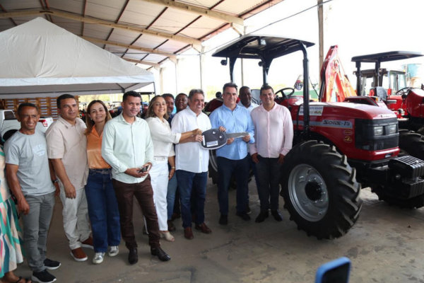 Ciro Nogueira entrega benefícios para municípios de Coronel José Dias e ...